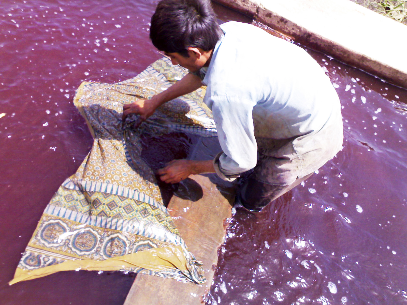 Colors of the Earth: The Allure of Natural Dyes – Storytellers of Wonder